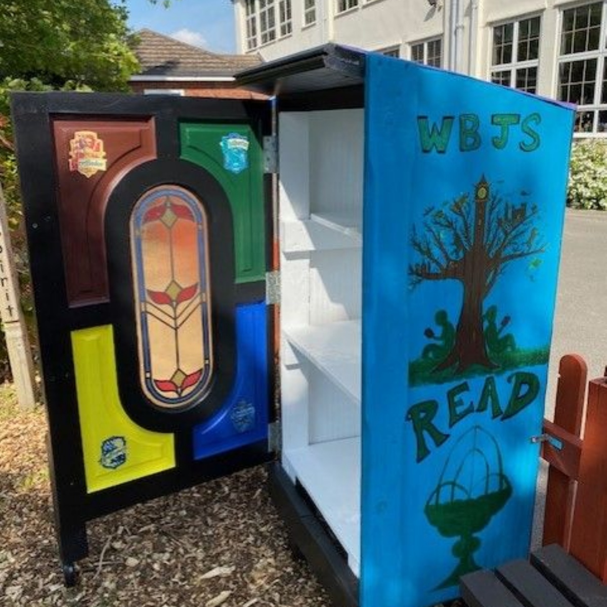 Great new "Outdoor Reading Library" ready for use. - West Byfleet ...
